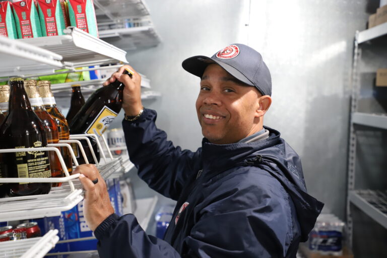 People - Del Papa Distributing